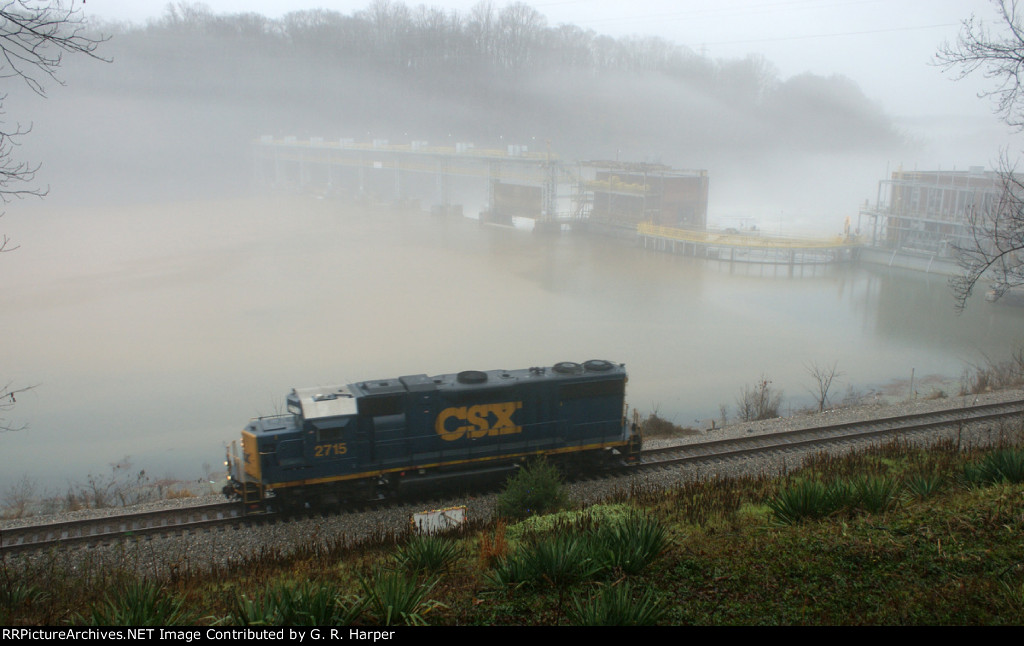 "Then one foggy Christmas Eve..." CSXT 2715 solo WB H74424. Foggy skies. Muddy river